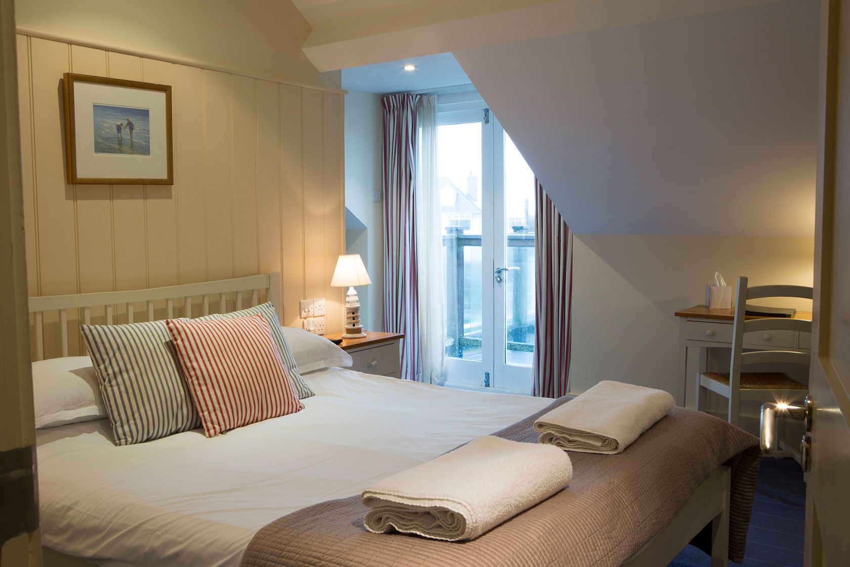 A hotel and pub in Trearddur Bay, Anglesey, close to Holyhead