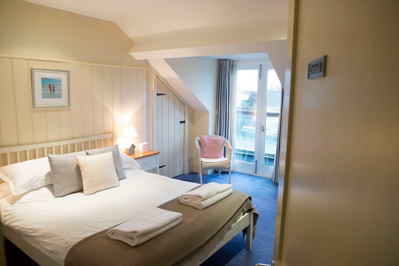 A hotel and pub in Trearddur Bay, Anglesey, close to Holyhead